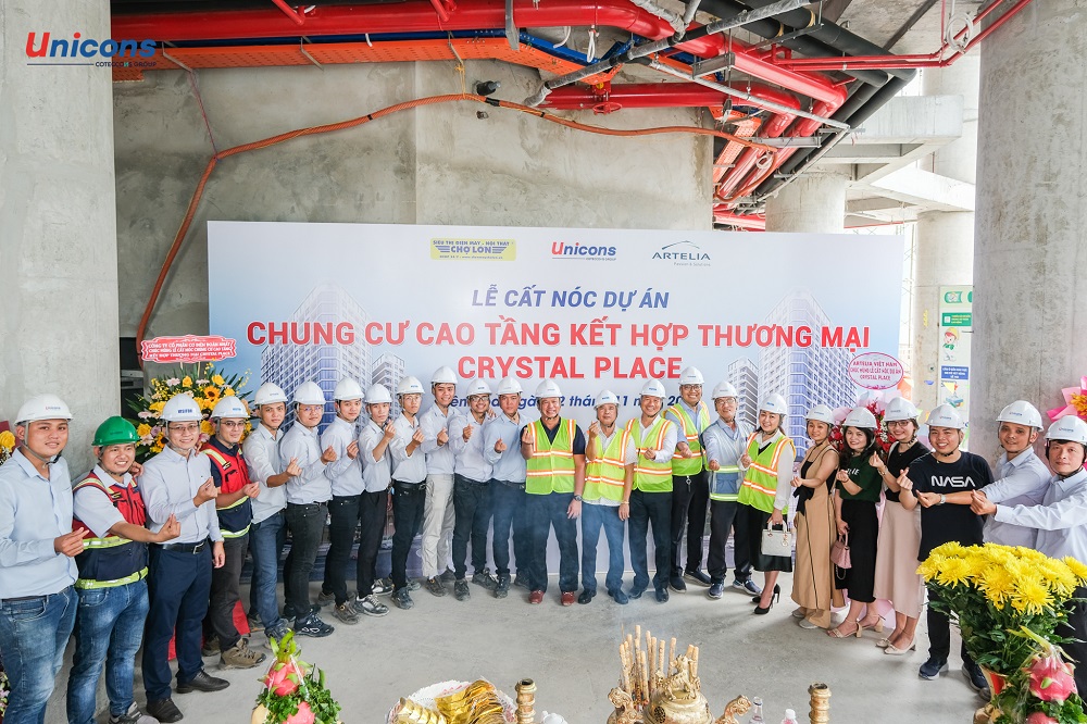 Chung cư cao tầng kết hợp thương mại The Crystal Place đã được cất nóc