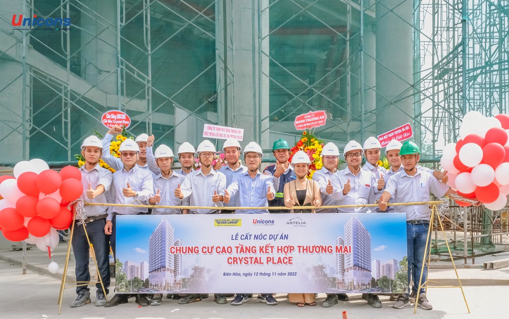 Chung cư cao tầng kết hợp thương mại The Crystal Place đã được cất nóc
